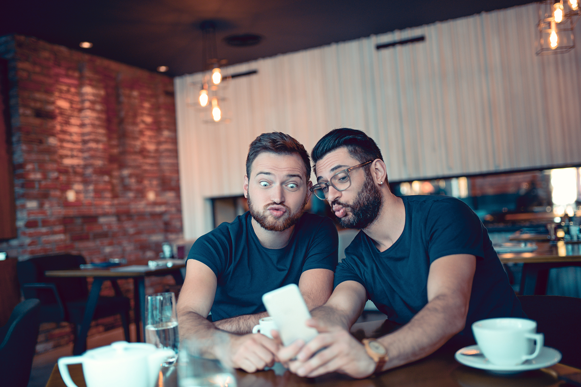Interactive Male chat line brings a world of gay dating